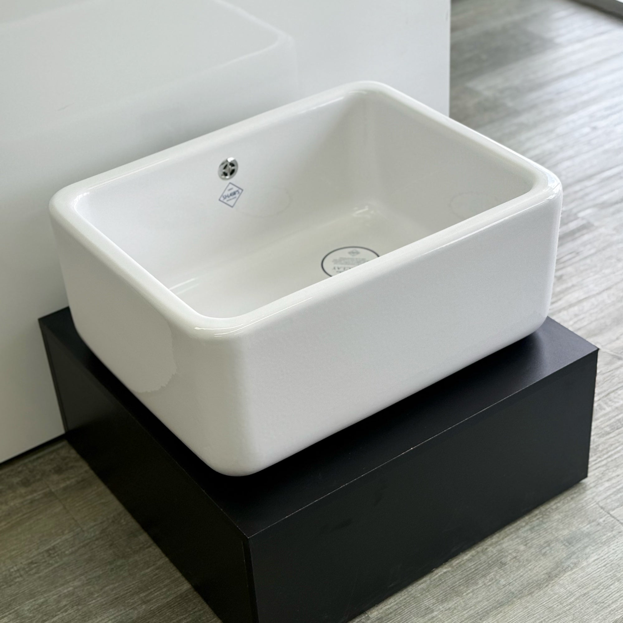 Shaws Butler 600 Fireclay Sink – Luxe Clearance